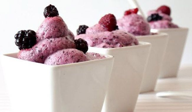 Μους με γιαούρτι και φρούτα δάσους, must