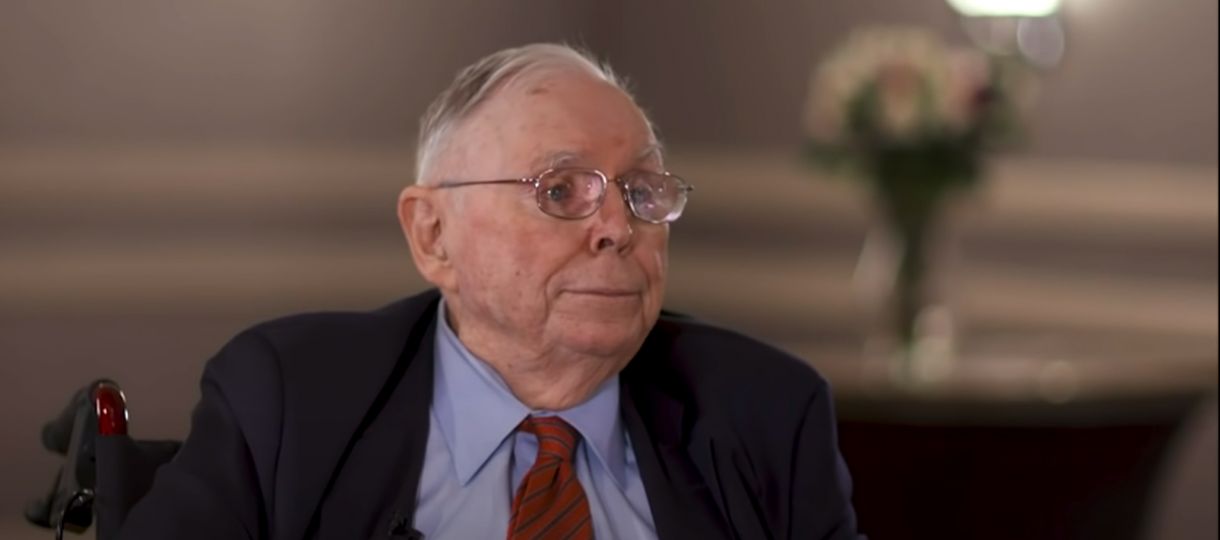 Ο 96χρονος Charlie Munger μοιράζεται το μυστικό για ευτυχισμένη ζωή, must