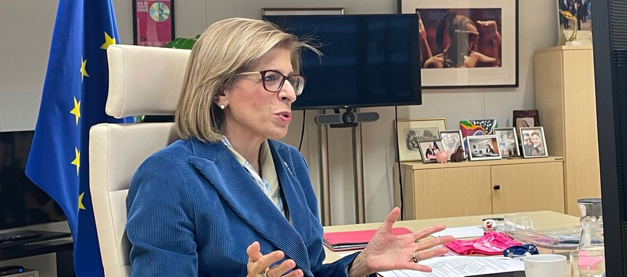 Η chic εμφάνιση της Στέλλας Κυριακίδου στο άτυπο συμβούλιο υπουργών ...