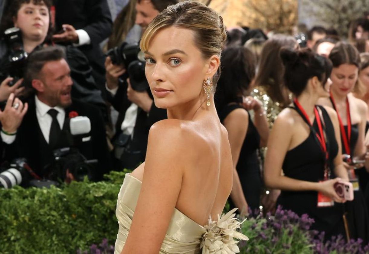 Old Hollywood glam, must